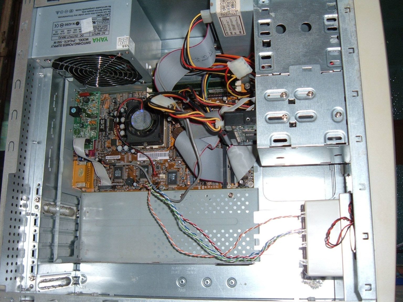 Open a PC Case Safely: 10 Easy Ways – TechMag
